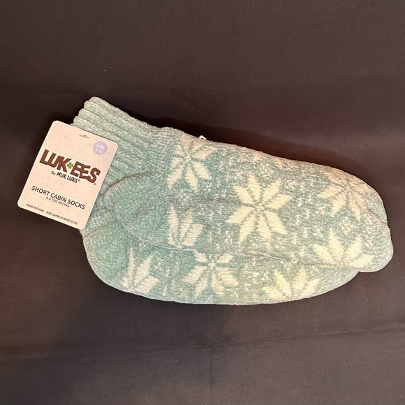 Muk Luks | Other | Lukees By Muk Luks Short Cabin Snowflake Socks ...